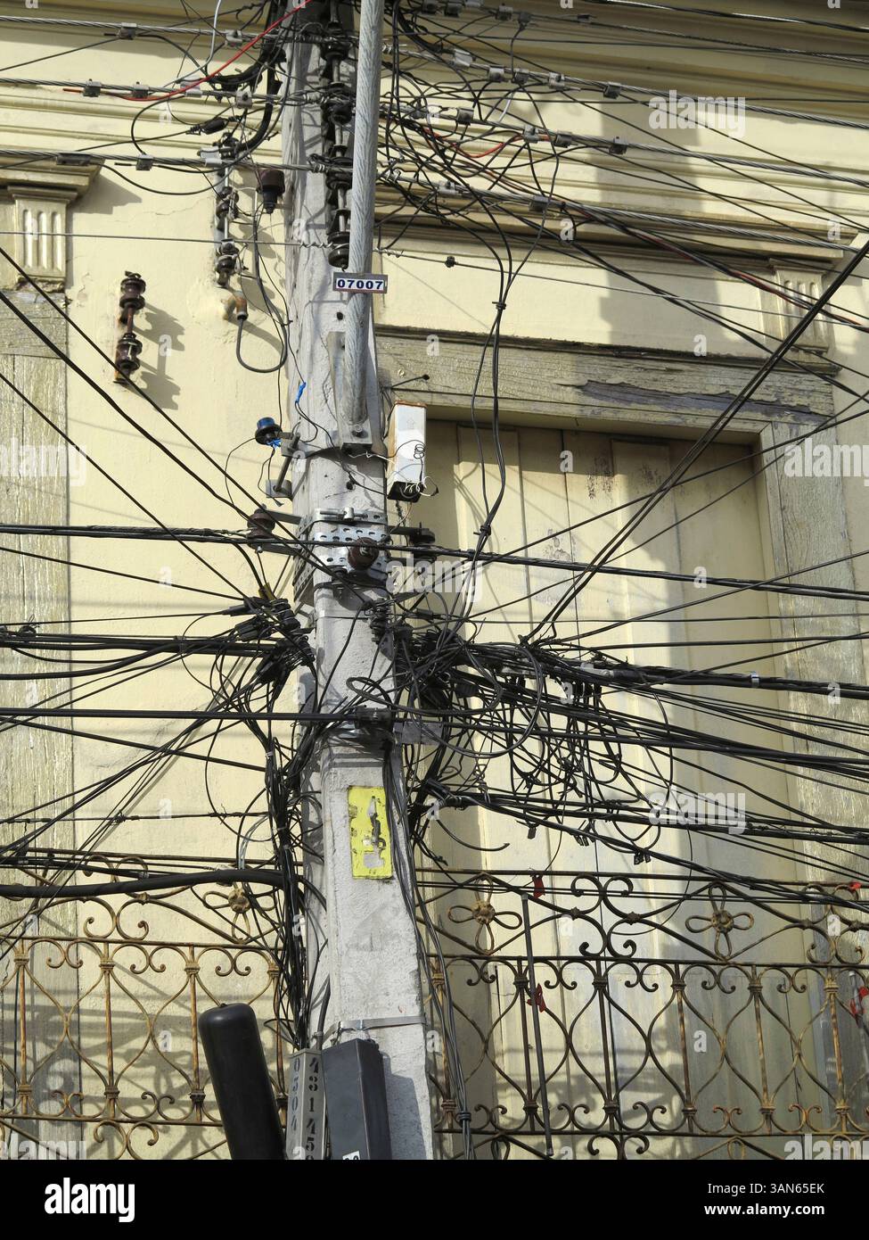 A tangle of cables and wires in Sao Paulo Brazil Stock Photo - Alamy