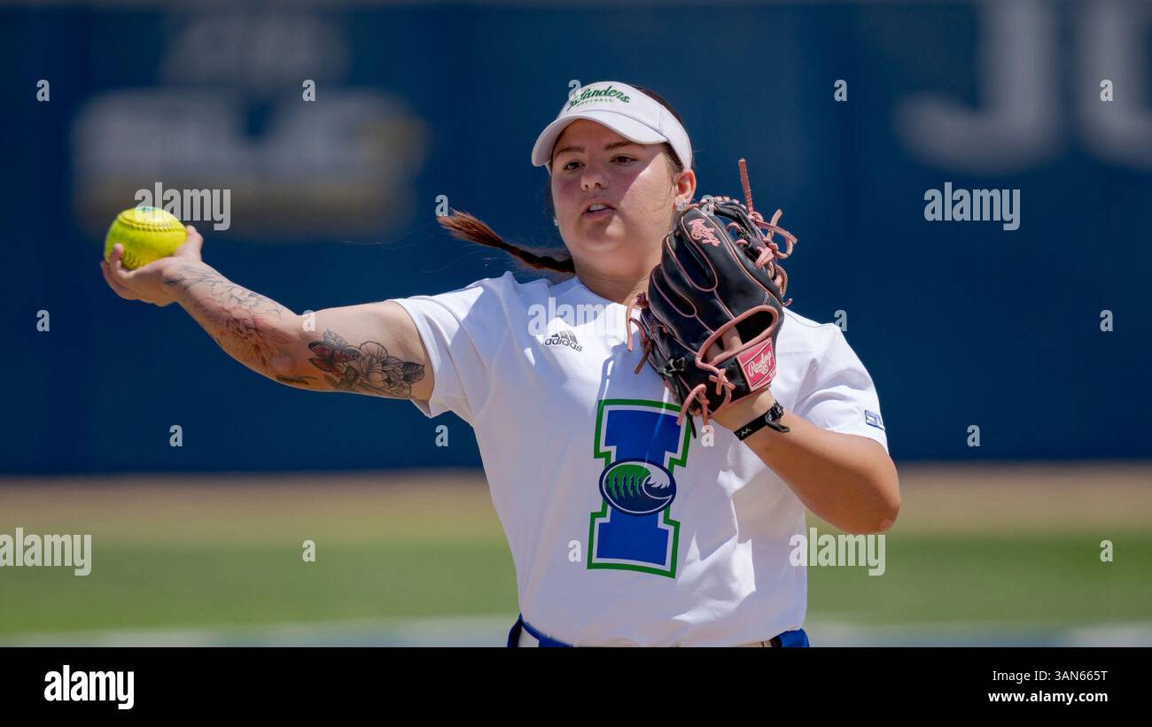 Texas A&M-Corpus Christi second baseman Mimi Thornton (6) throws during ...