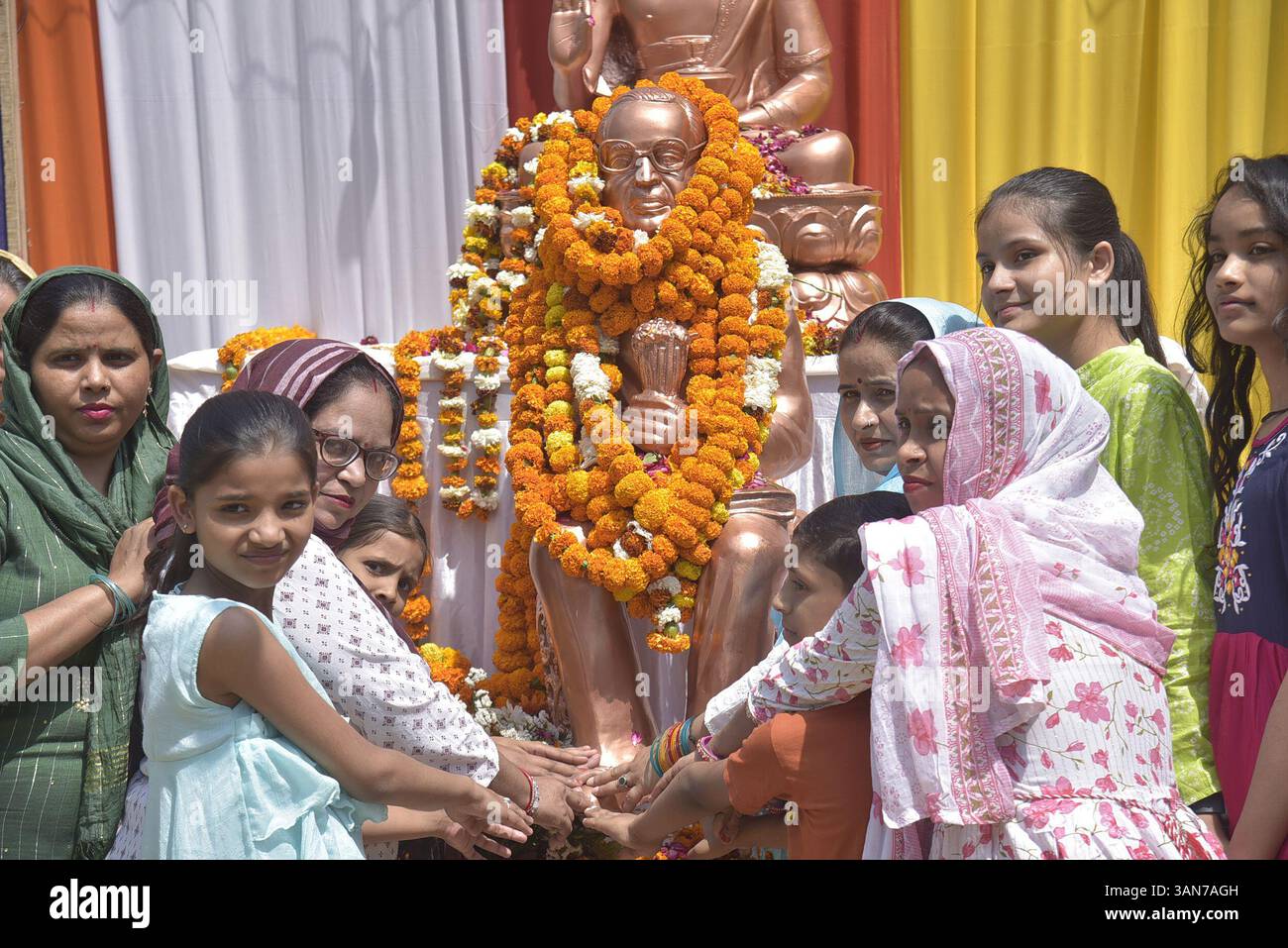 India. 14th Apr, 2025. GHAZIABAD, INDIA - APRIL 14: People paying ...