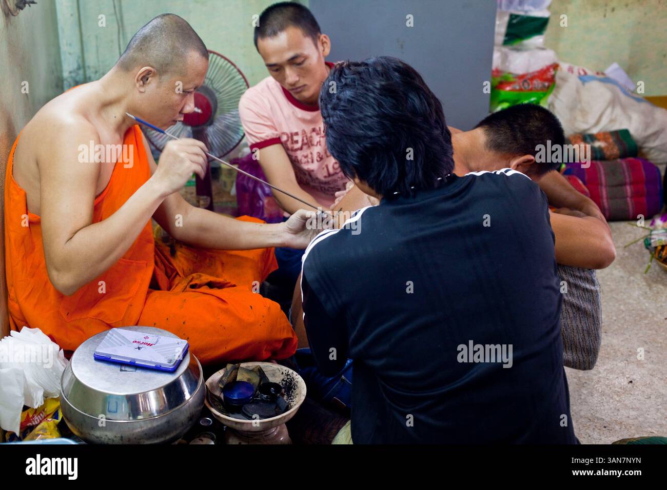 Young monks from laos hi-res stock photography and images - Alamy