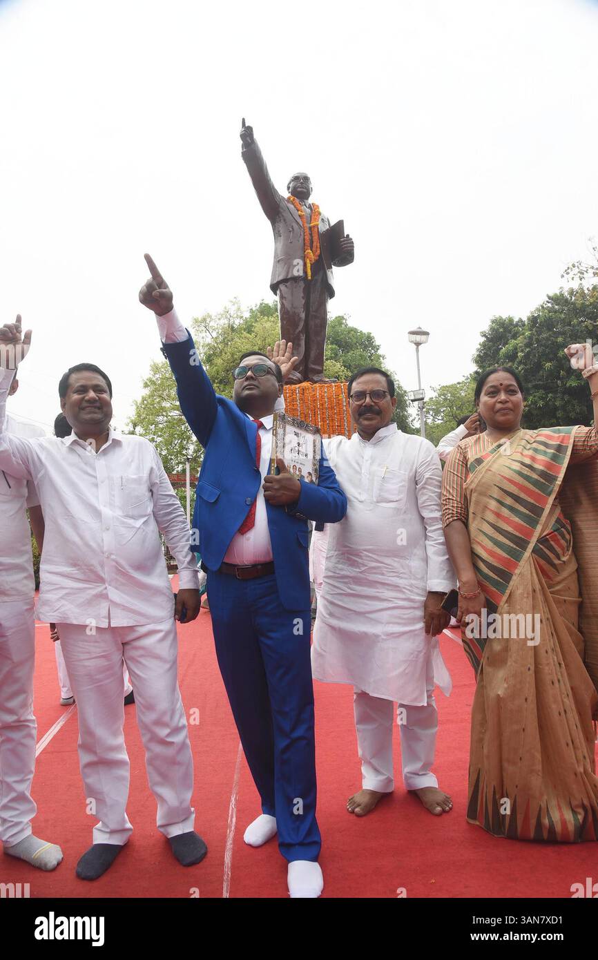 Patna, India. 14th Apr, 2025. PATNA, INDIA - APRIL 14: An artist dress ...