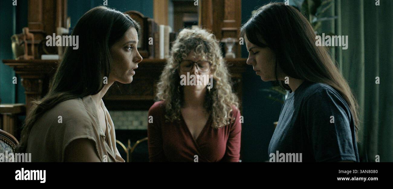 IT FEEDS, from left: Ashley Greene, Juno Rinaldi, Ellie O'Brien, 2025. © Samuel Goldwyn Films ...