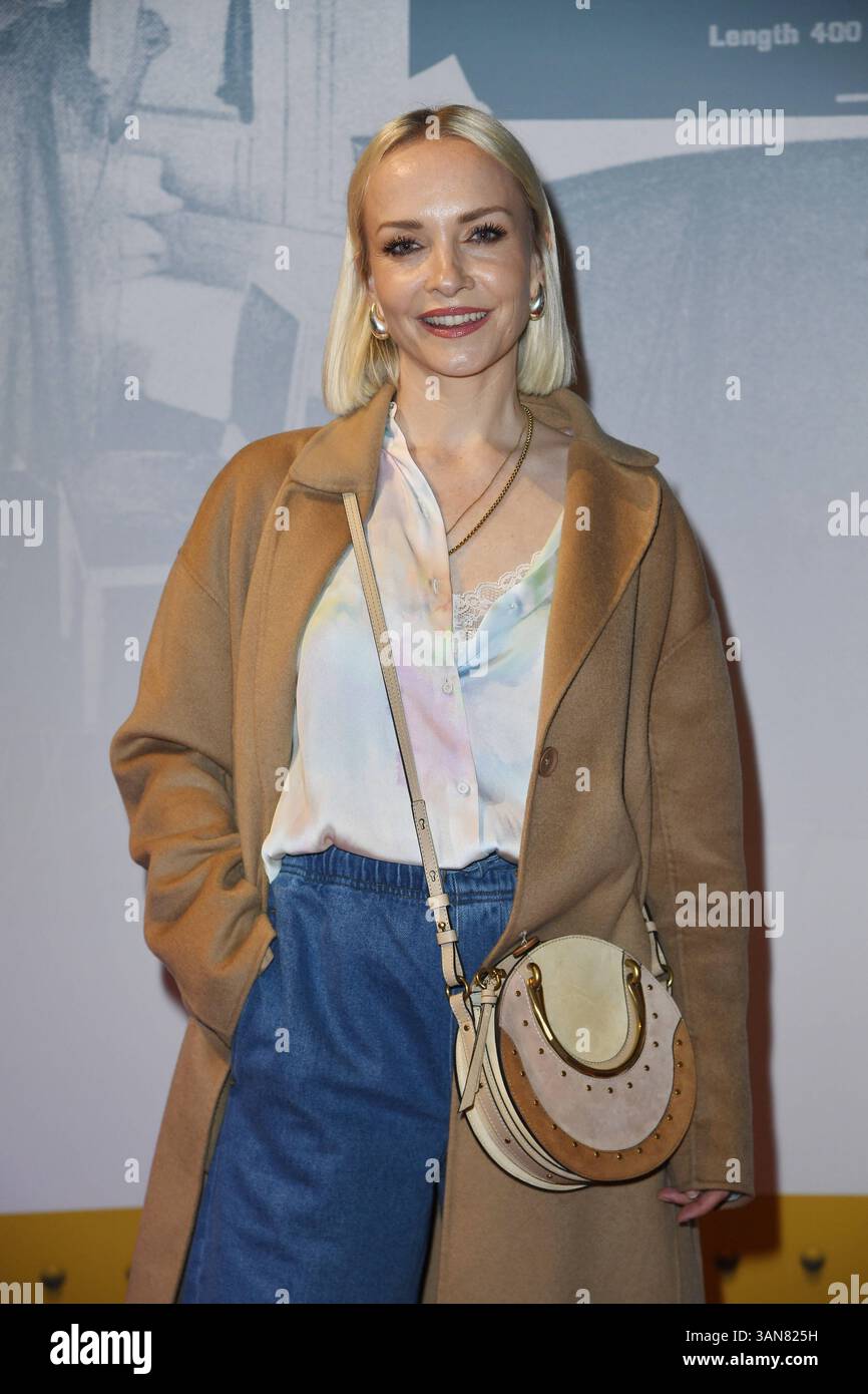 Janin Ullmann beim Opening Event zur TITANIC Ausstellung in Hamburg am ...