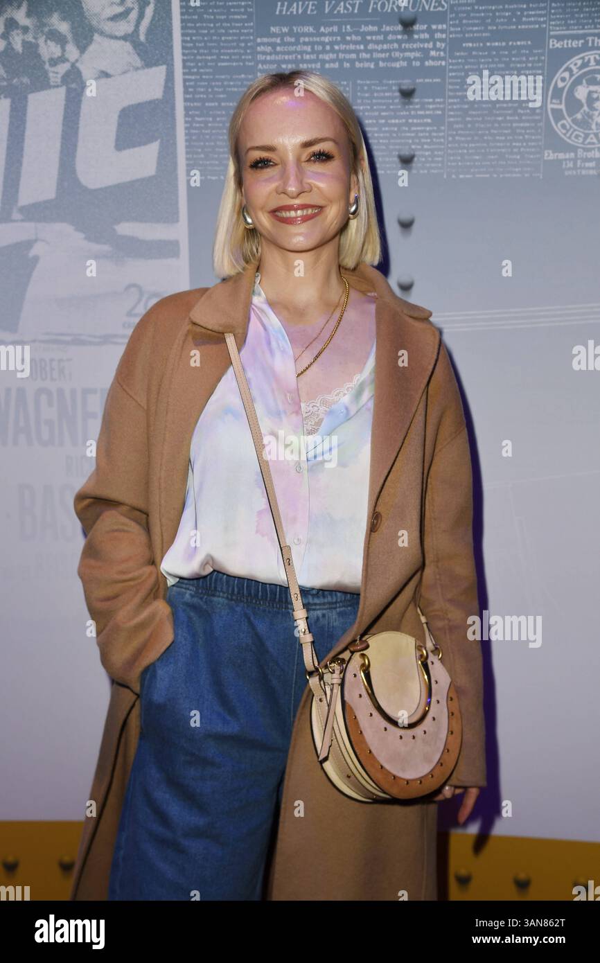Janin Ullmann beim Opening Event zur TITANIC Ausstellung in Hamburg am ...