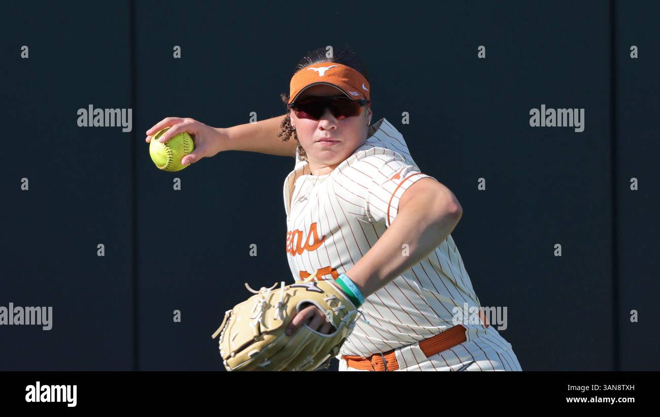 Texas left fielder Katie Stewart (20) prepares to compete against Texas ...