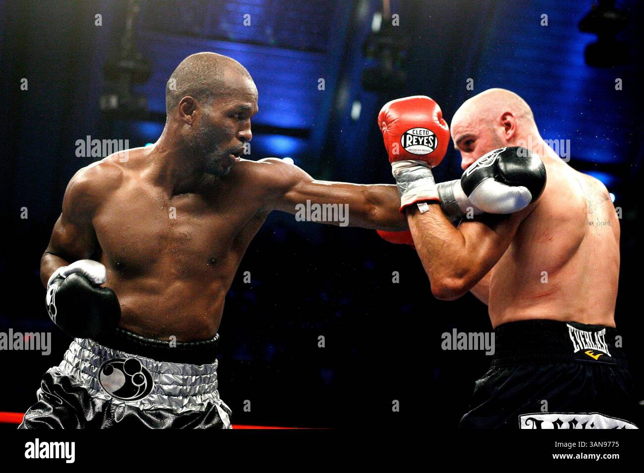 October 18, 2008: Kelly Pavlik of Youngstown and Bernard Hopkins of ...