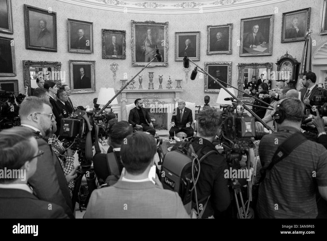 President Donald Trump hosts a bilateral meeting with President Nayib ...