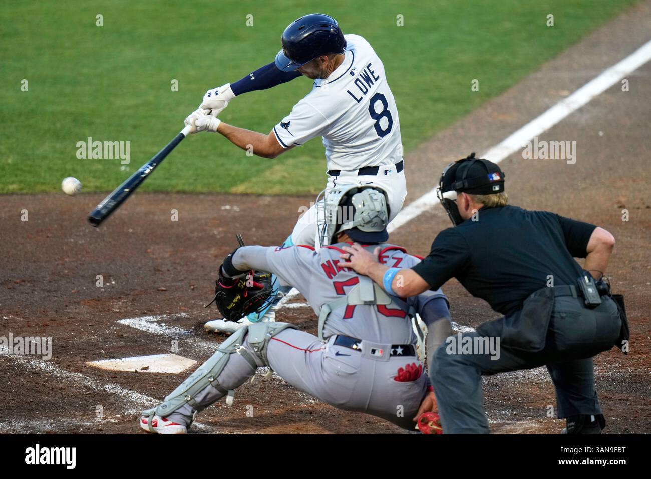 Tampa Bay Rays' Brandon Lowe (8) connects for a two-run single off ...
