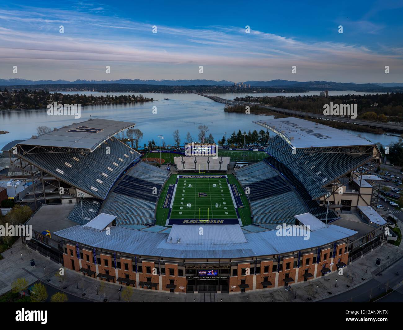 Seattle 520 bridge hi-res stock photography and images - Alamy