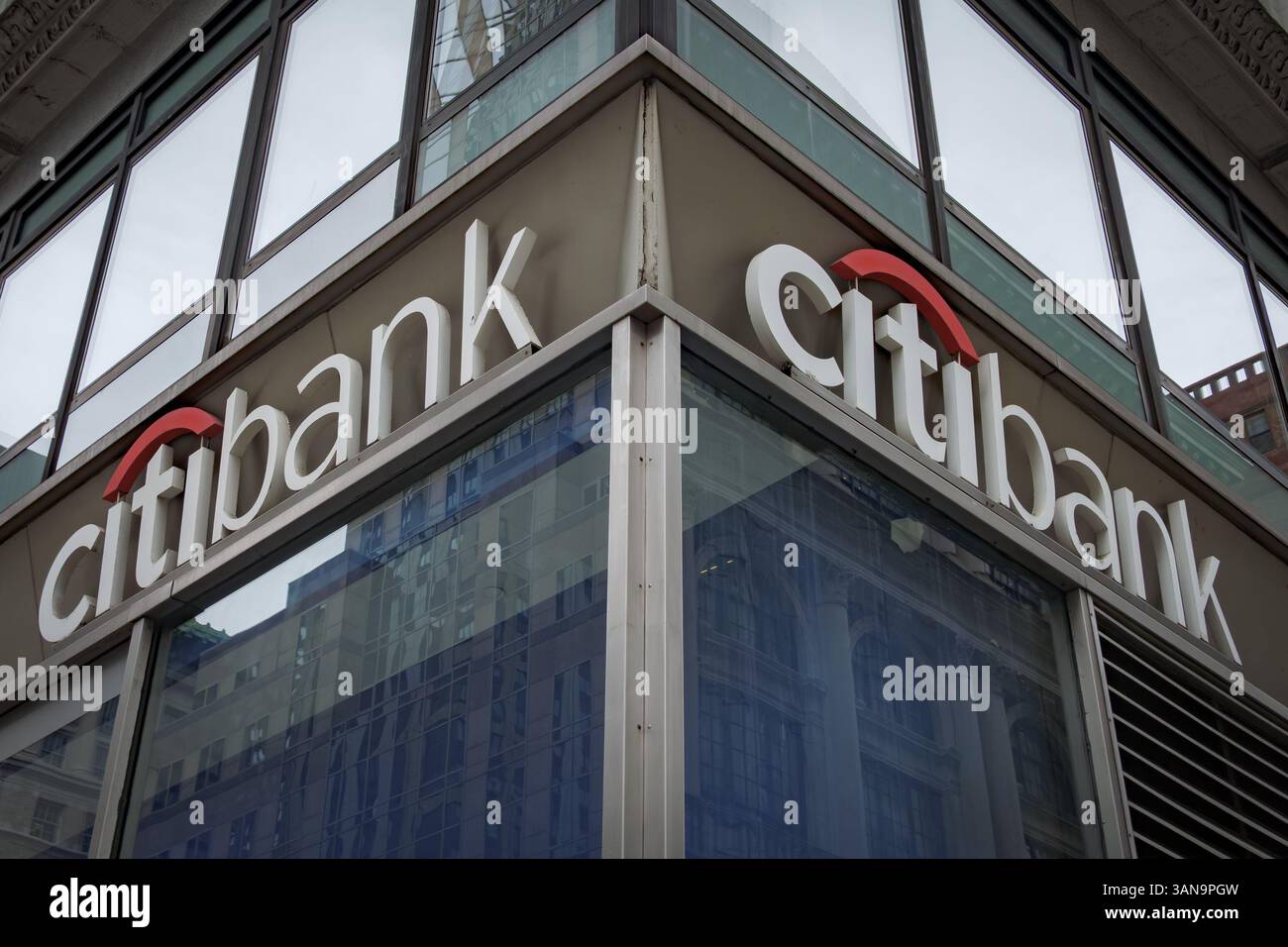 Citibank branch sign hi-res stock photography and images - Alamy