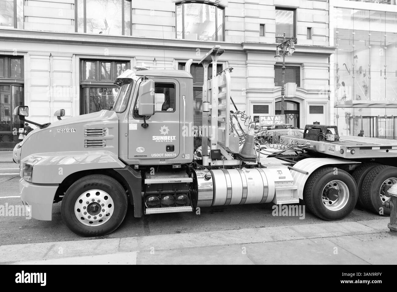 Lorry side view parked Black and White Stock Photos & Images - Alamy