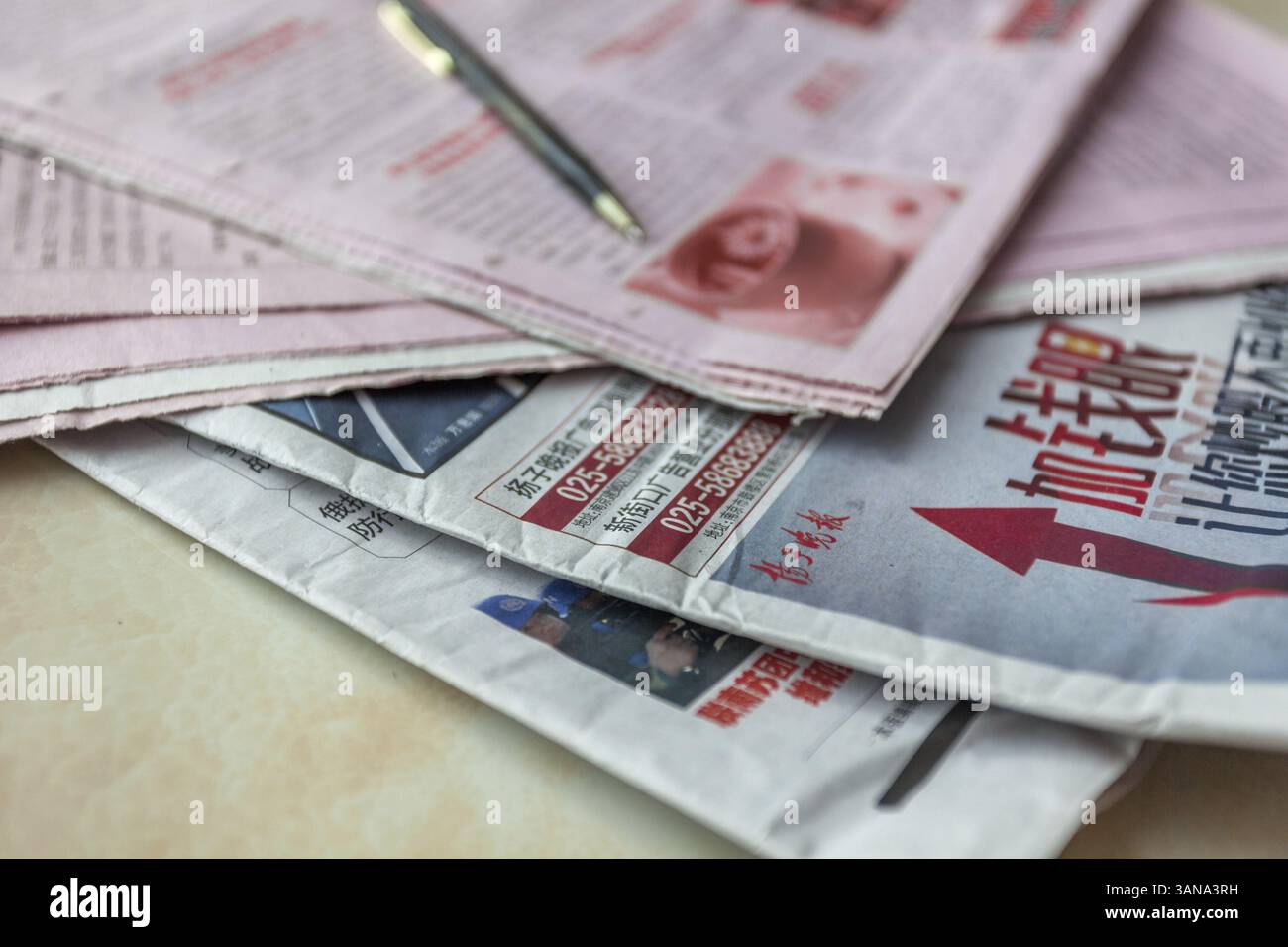 Newspaper grade hi-res stock photography and images - Alamy