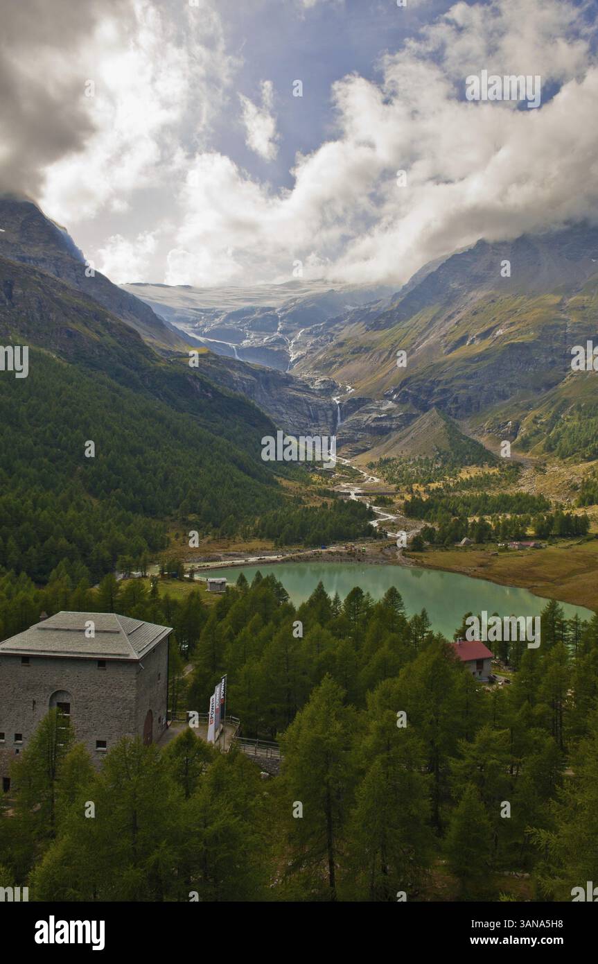 Palue lake hi-res stock photography and images - Alamy