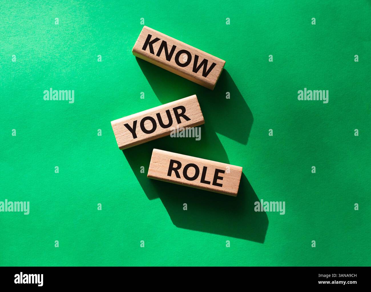 Know your role symbol. Wooden blocks with words Know your role ...