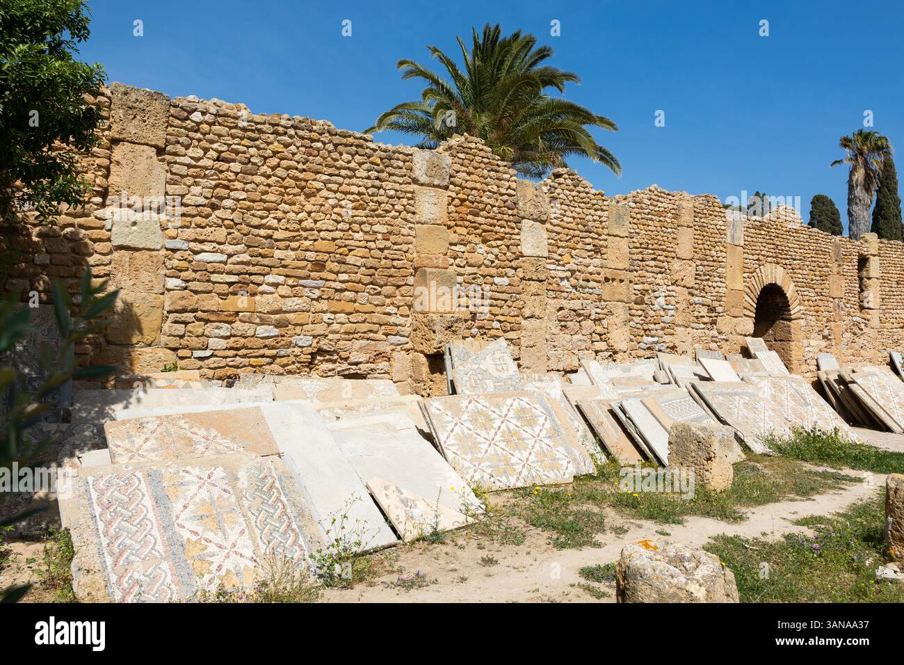 Fragments walls ancient roman hi-res stock photography and images - Alamy