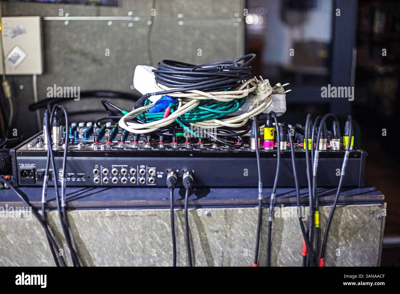 professional speakers and speakers for musical electric instruments ...