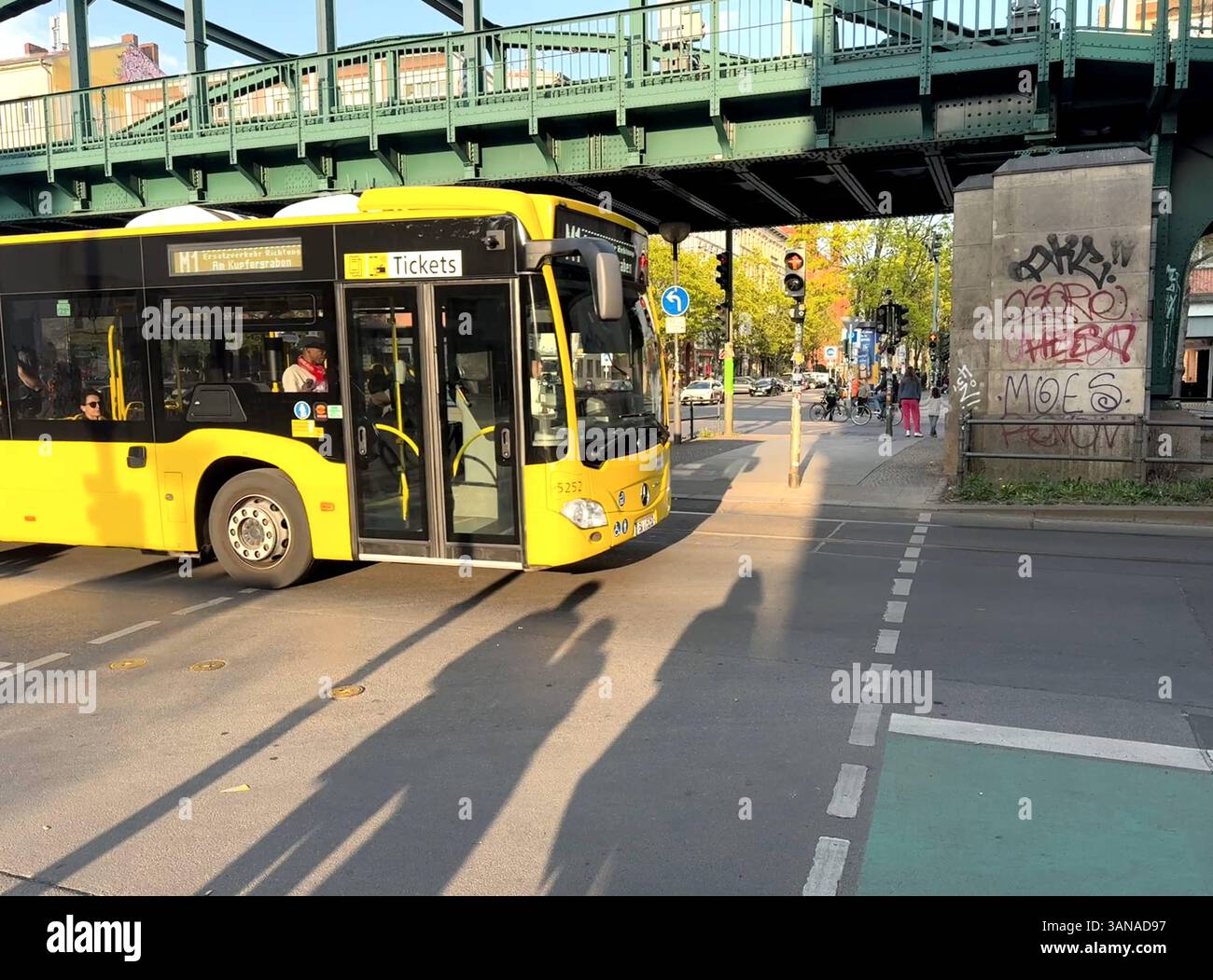 BVG Bus an der Schönhauser Allee in Berlin *** BVG bus at Schönhauser ...