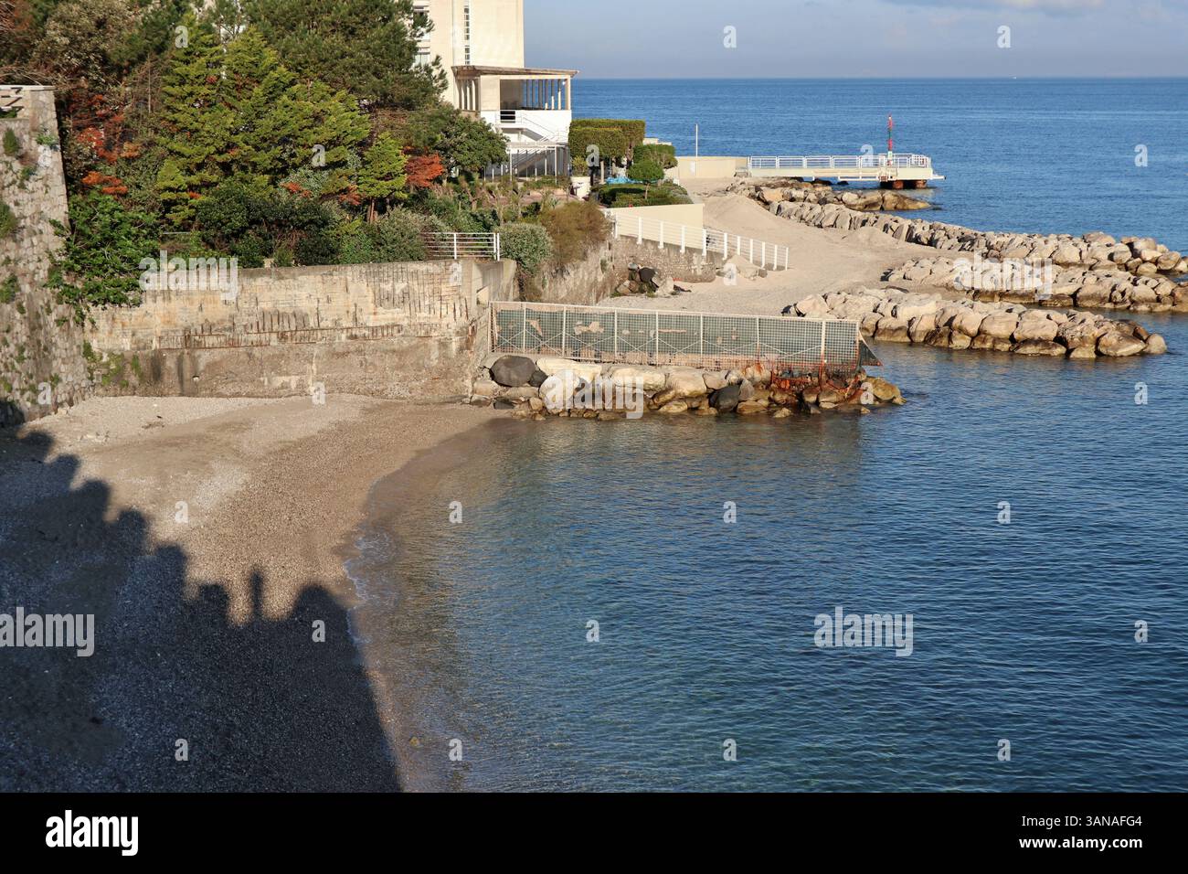 Castellammare di Stabia - Spiaggia Calcina adiacente il Towers Hotel ...