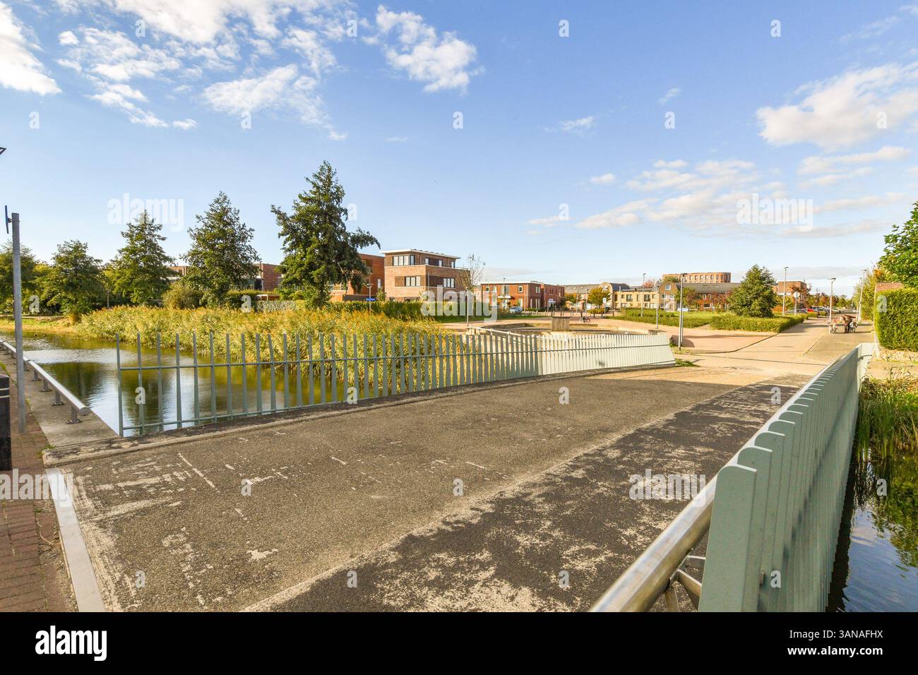 Tranquil urban park showcases hi-res stock photography and images - Alamy