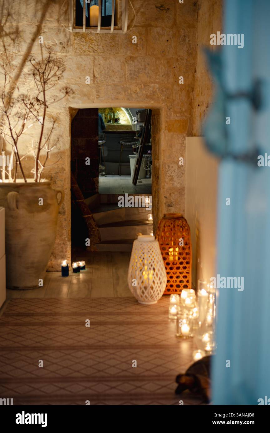 Candlelit room at night hi-res stock photography and images - Alamy