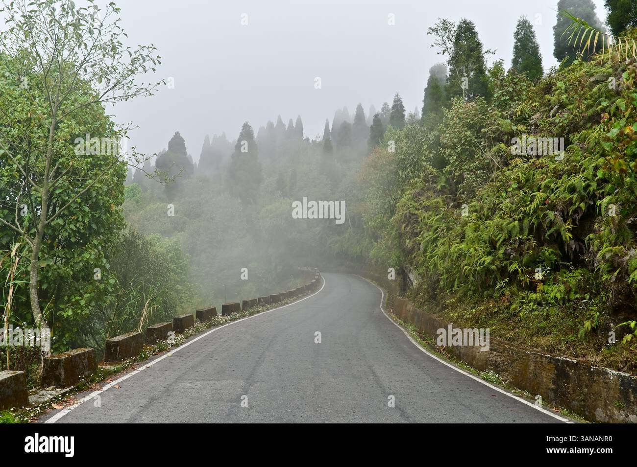 Scenic hillscape hi-res stock photography and images - Alamy