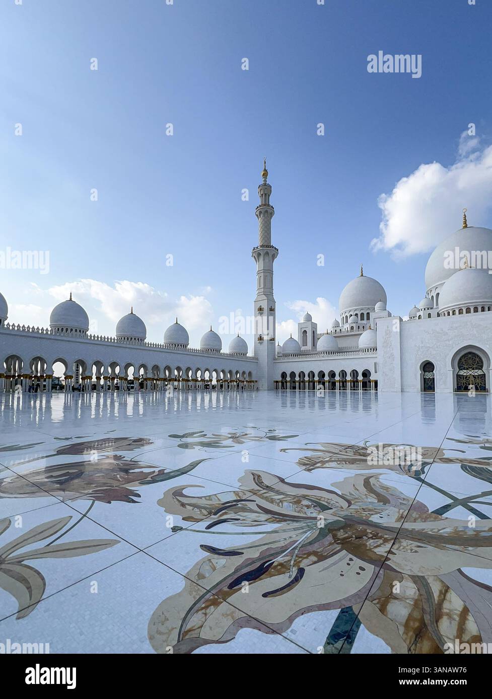 Abu Dhabi, UAE - January 4, 2024: The Sheikh Zayed Grand Mosque’s ...