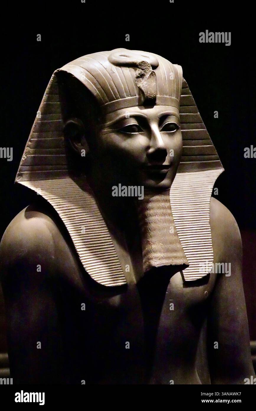 Pharaoh Thutmosis III Statue Stock Photo - Alamy