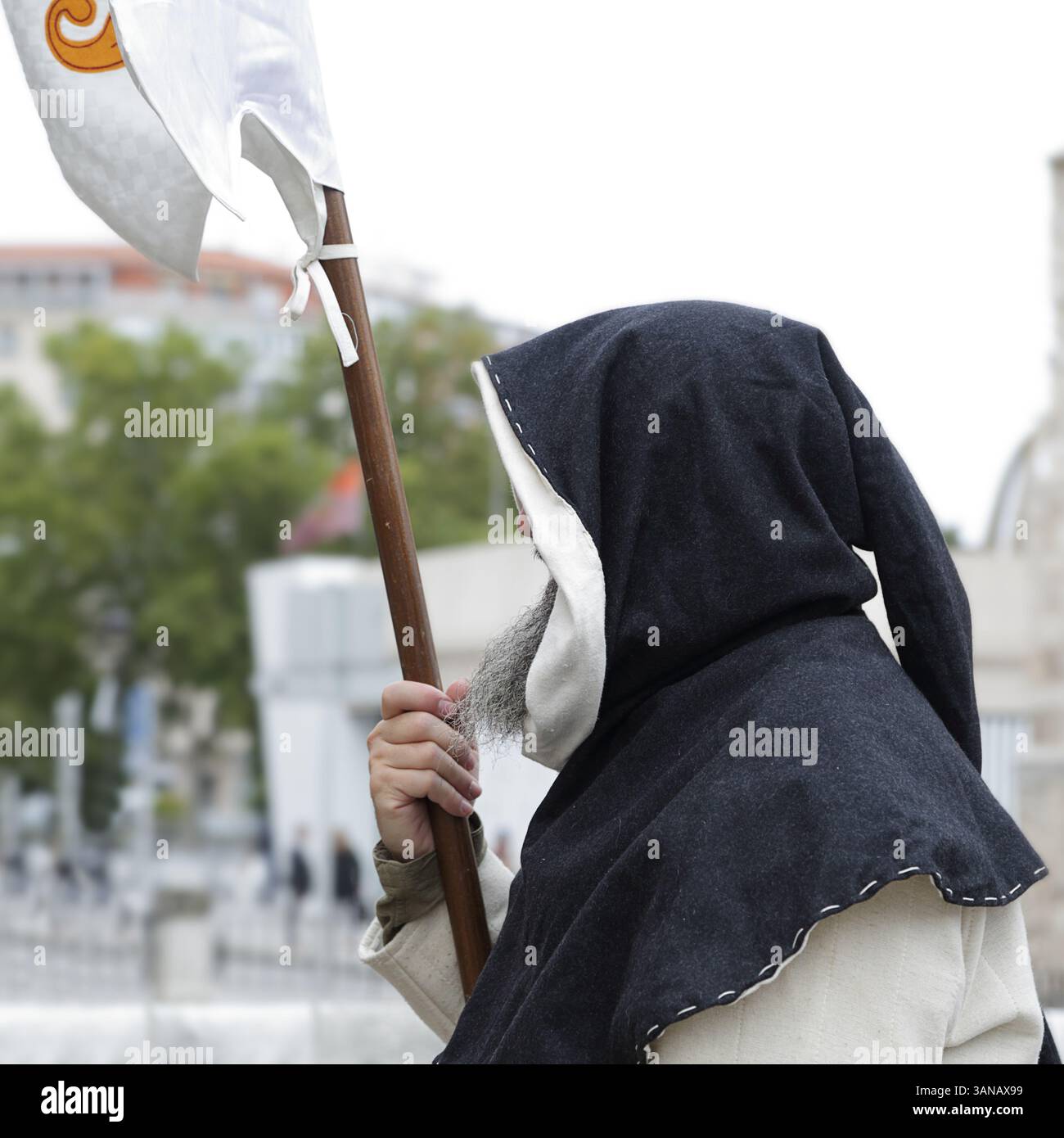 Templar monk in a parade at a medieval festival Stock Photo - Alamy