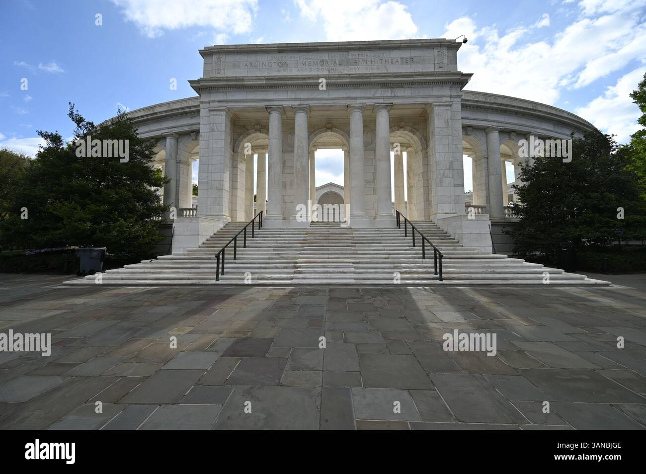 The Memorial Amphitheater at Arlington National Cemetery Stock Photo ...