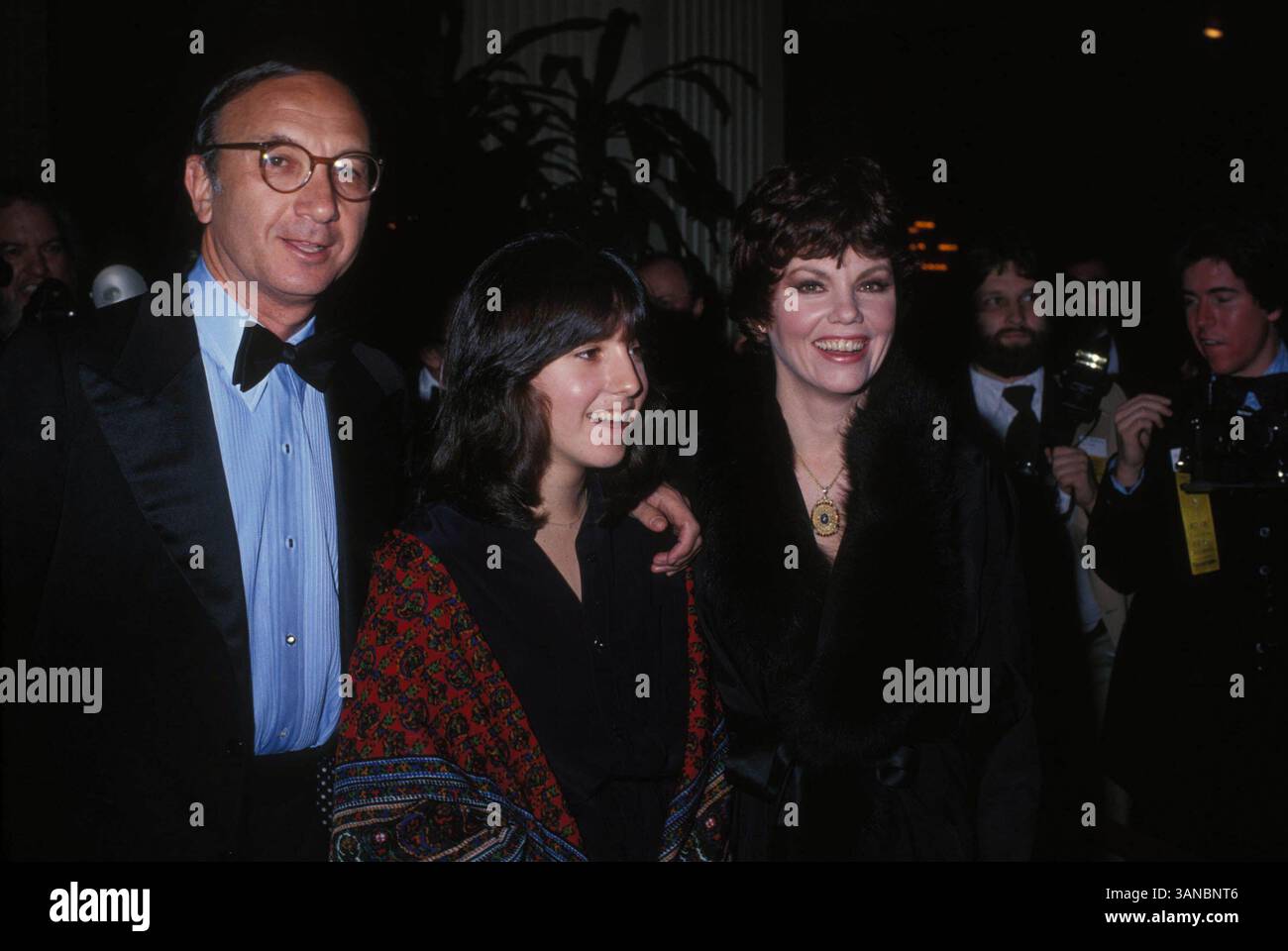 Dec. 00, 1978 - NEIL SIMON WITH Marsha Mason and daughter NANCY 1978 ...