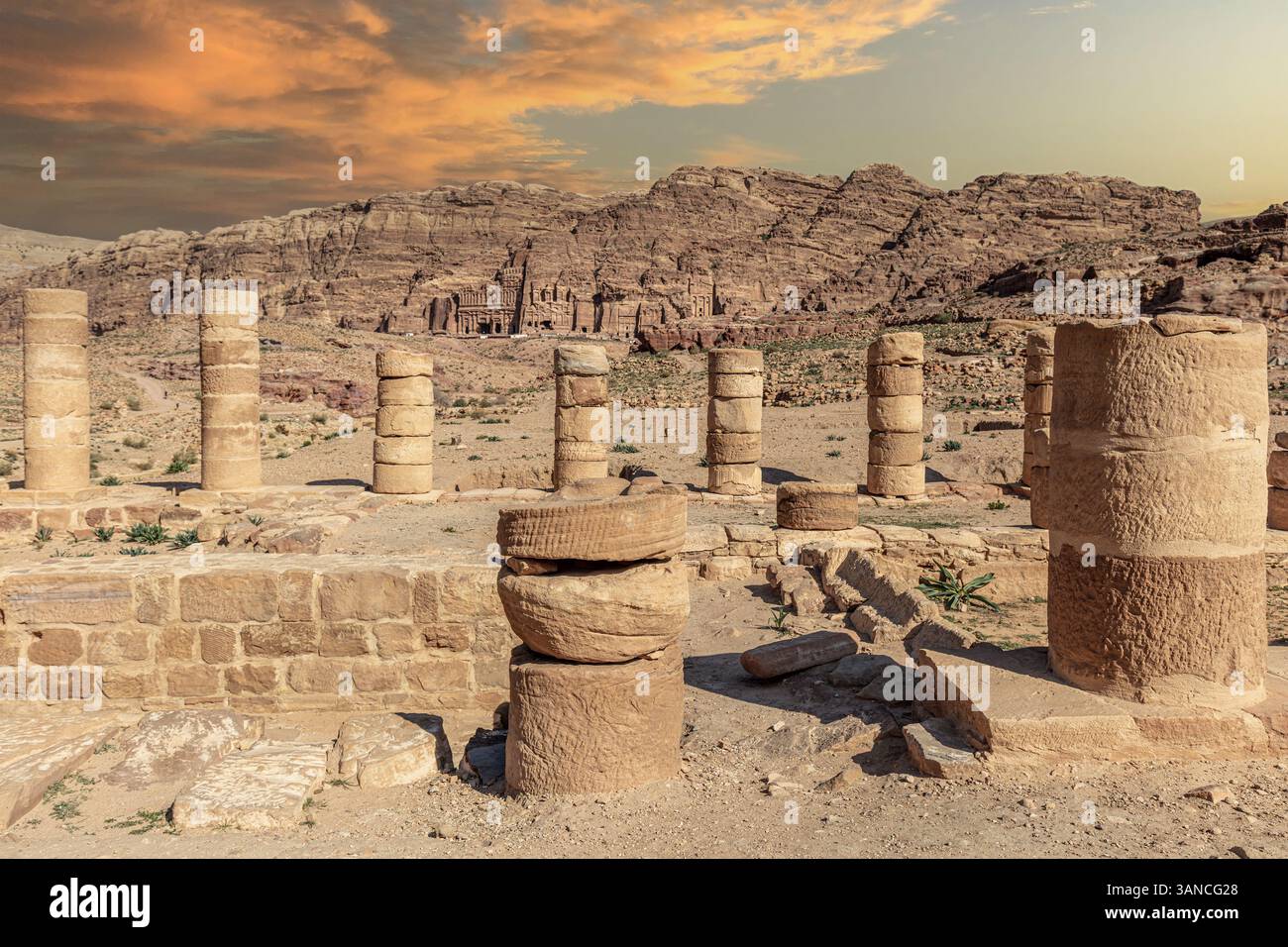 petra's ruins with sandstone columns and royal tombs at sunset Stock ...