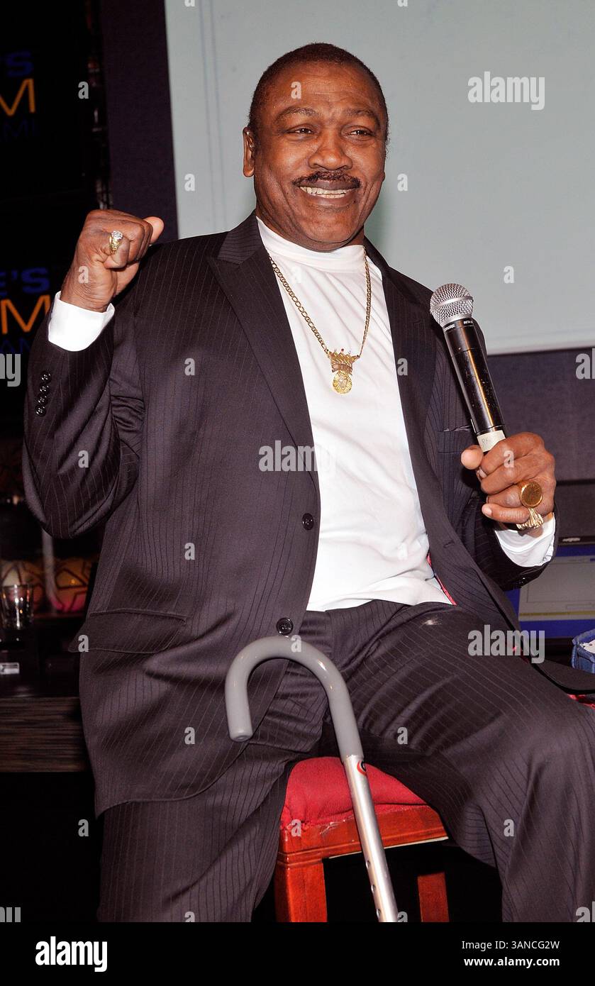November 7, 2011 - Boxer 'Smokin' Joe Frazier has died after a battle ...