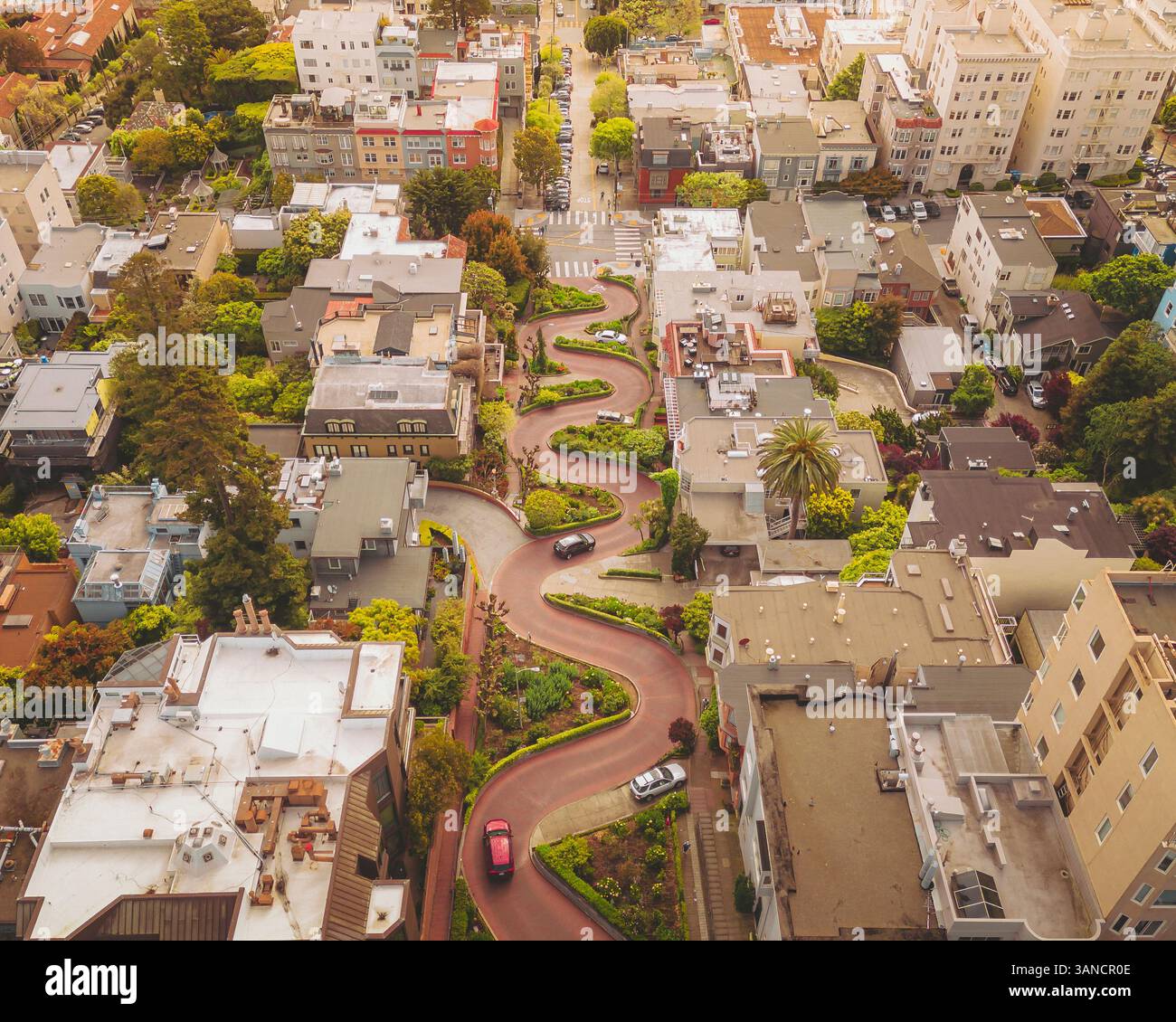Aerial view of the famous curvy Lombard Street in San Francisco ...