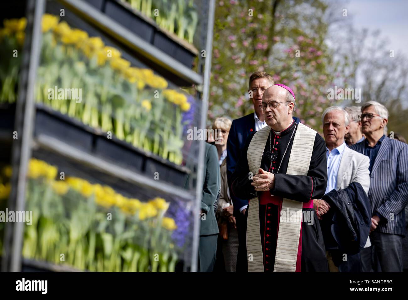 LISSE - Bishop of Rotterdam Hans van den Hende blesses flowers at ...