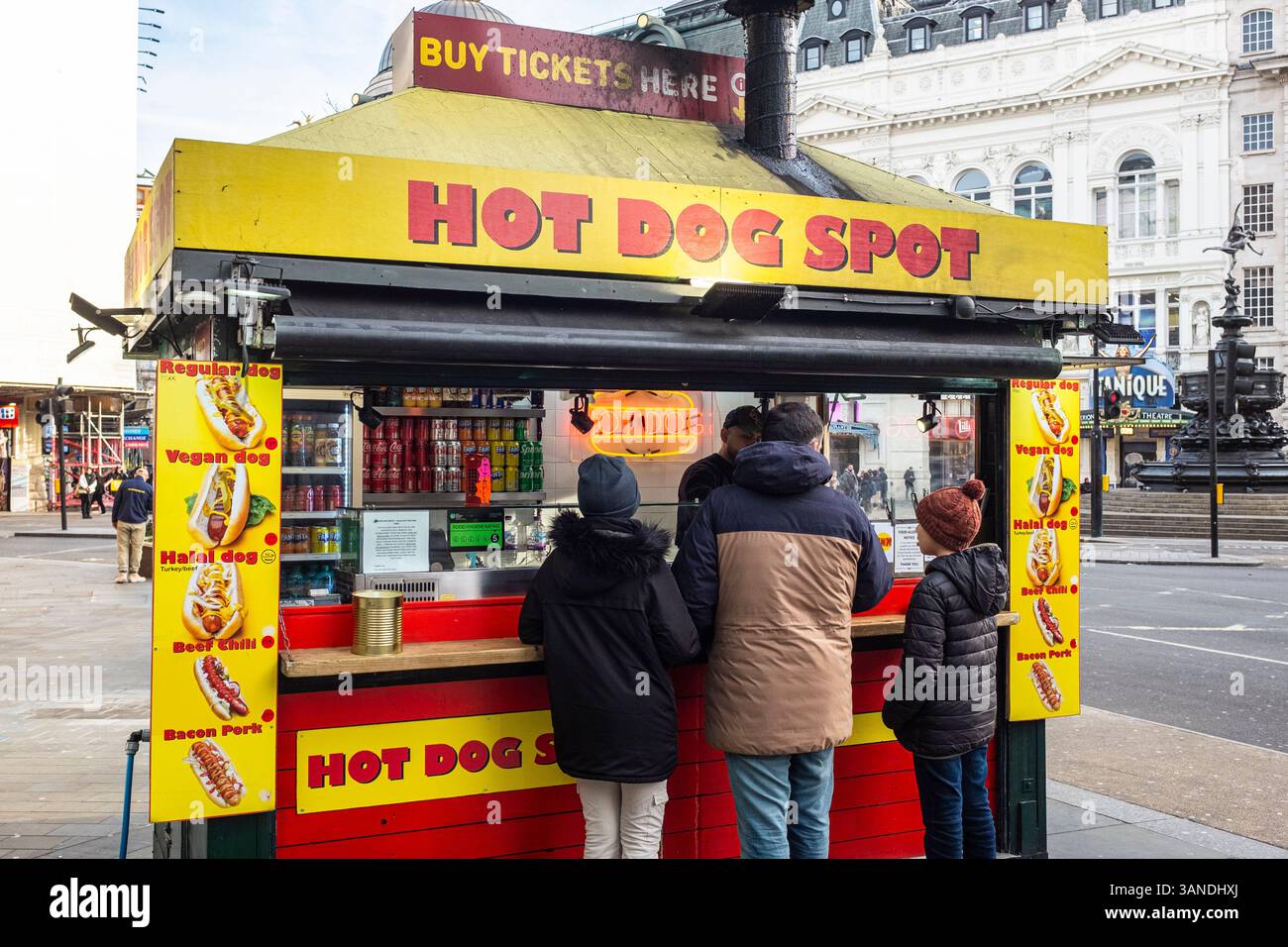 Halal hot dogs hi-res stock photography and images - Alamy