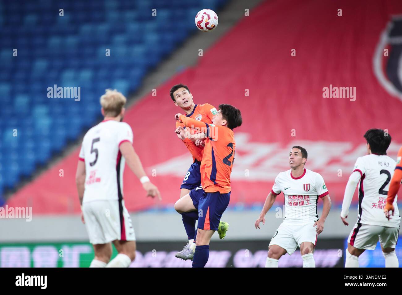 Chengdu Rongcheng Football Club defeated Qingdao Hainiu Football Club ...
