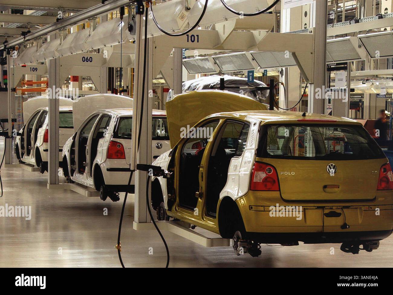 Linea de autos hi-res stock photography and images - Alamy