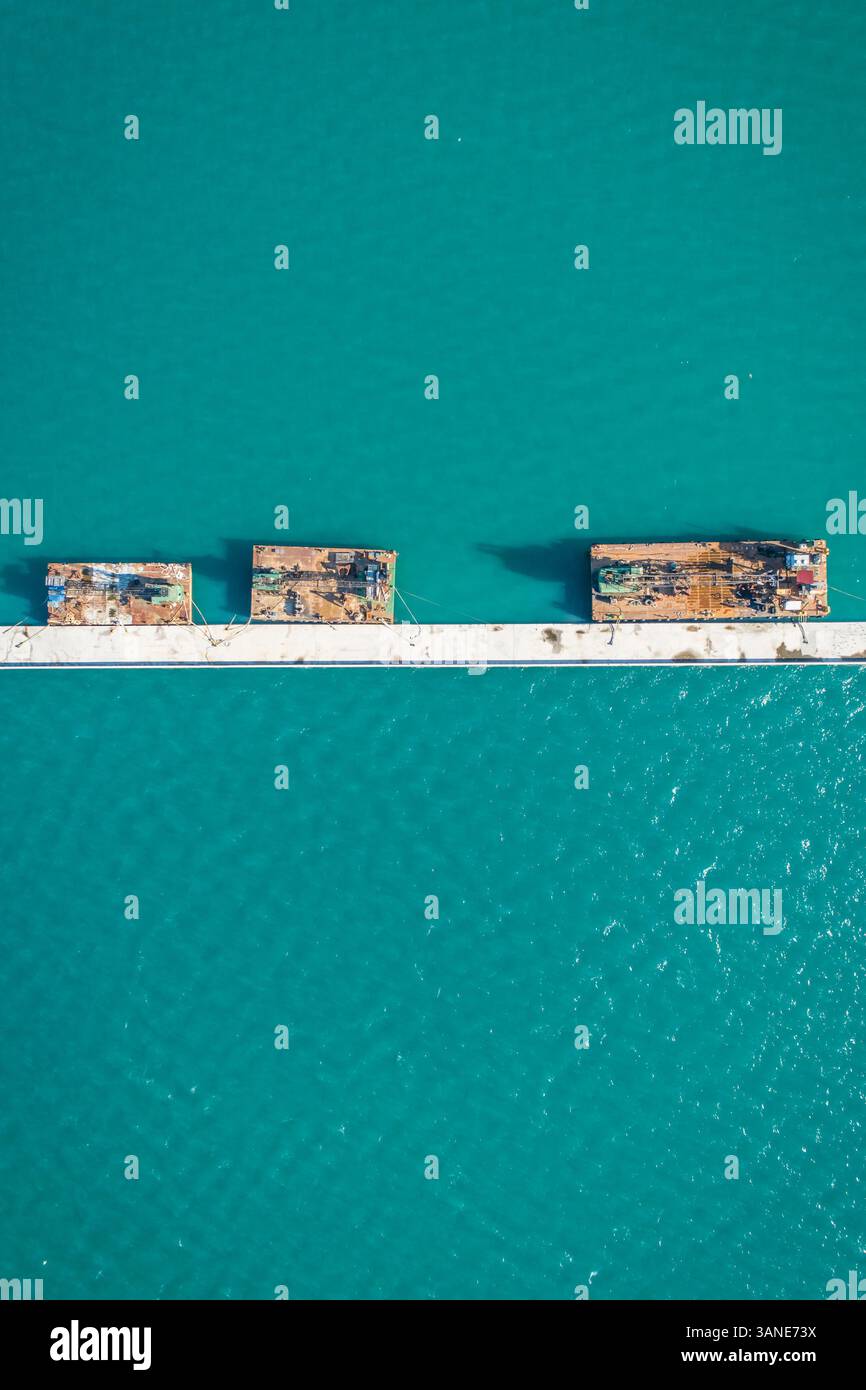 Aerial view of floating platforms in the sea Stock Photo - Alamy