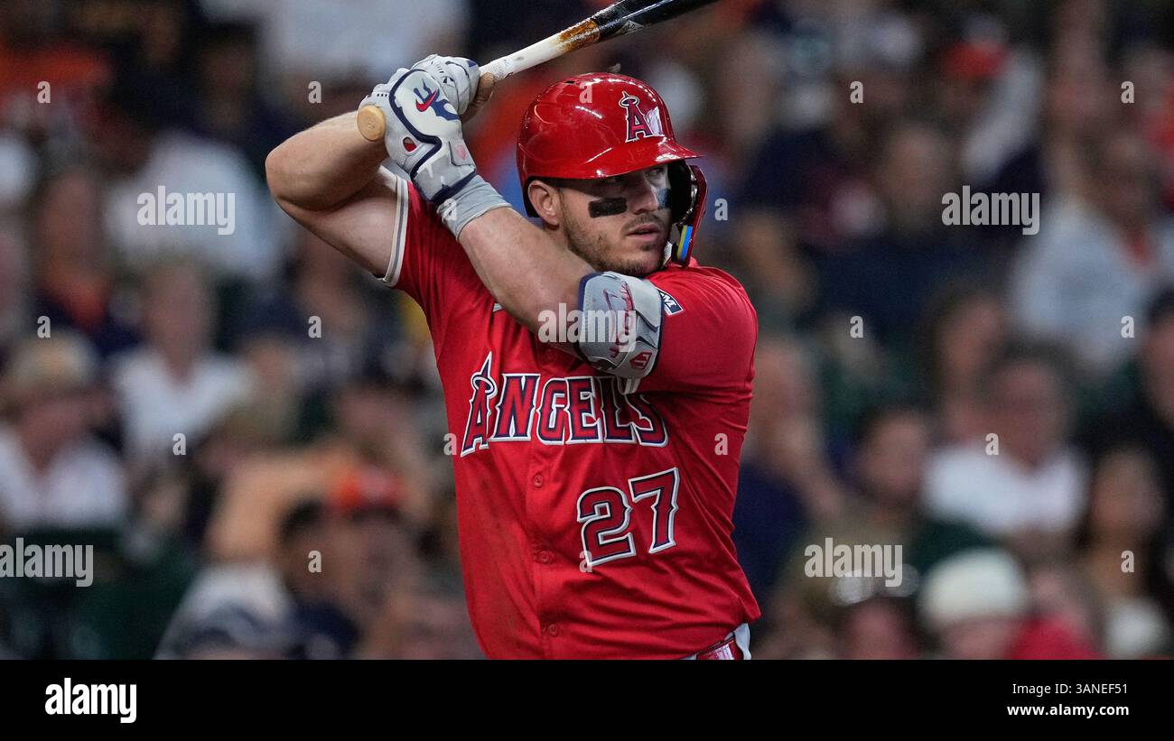 Los Angeles Angels' Mike Trout bats during the third inning of a ...