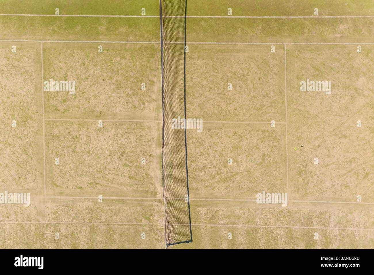 Aerial view of grass tennis court Stock Photo - Alamy