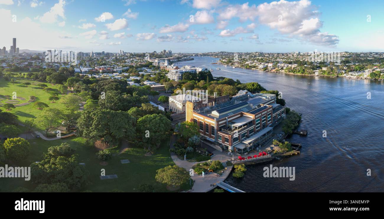 Aerial view of brisbane powerhouse and brisbane river with new farm ...