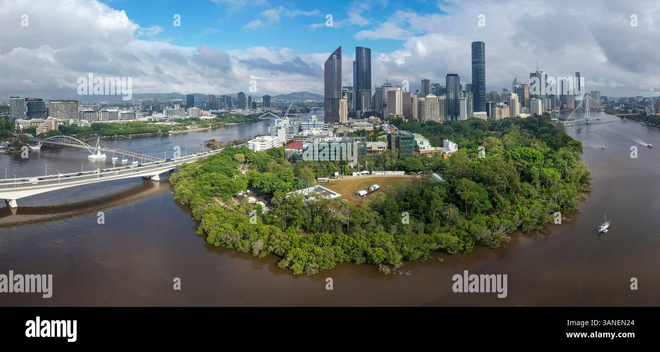 Aerial view of Brisbane City with the Brisbane River, City Botanic ...