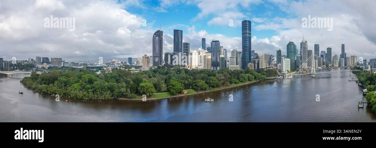 Aerial view of Brisbane River with skyscrapers and City Botanic Gardens ...
