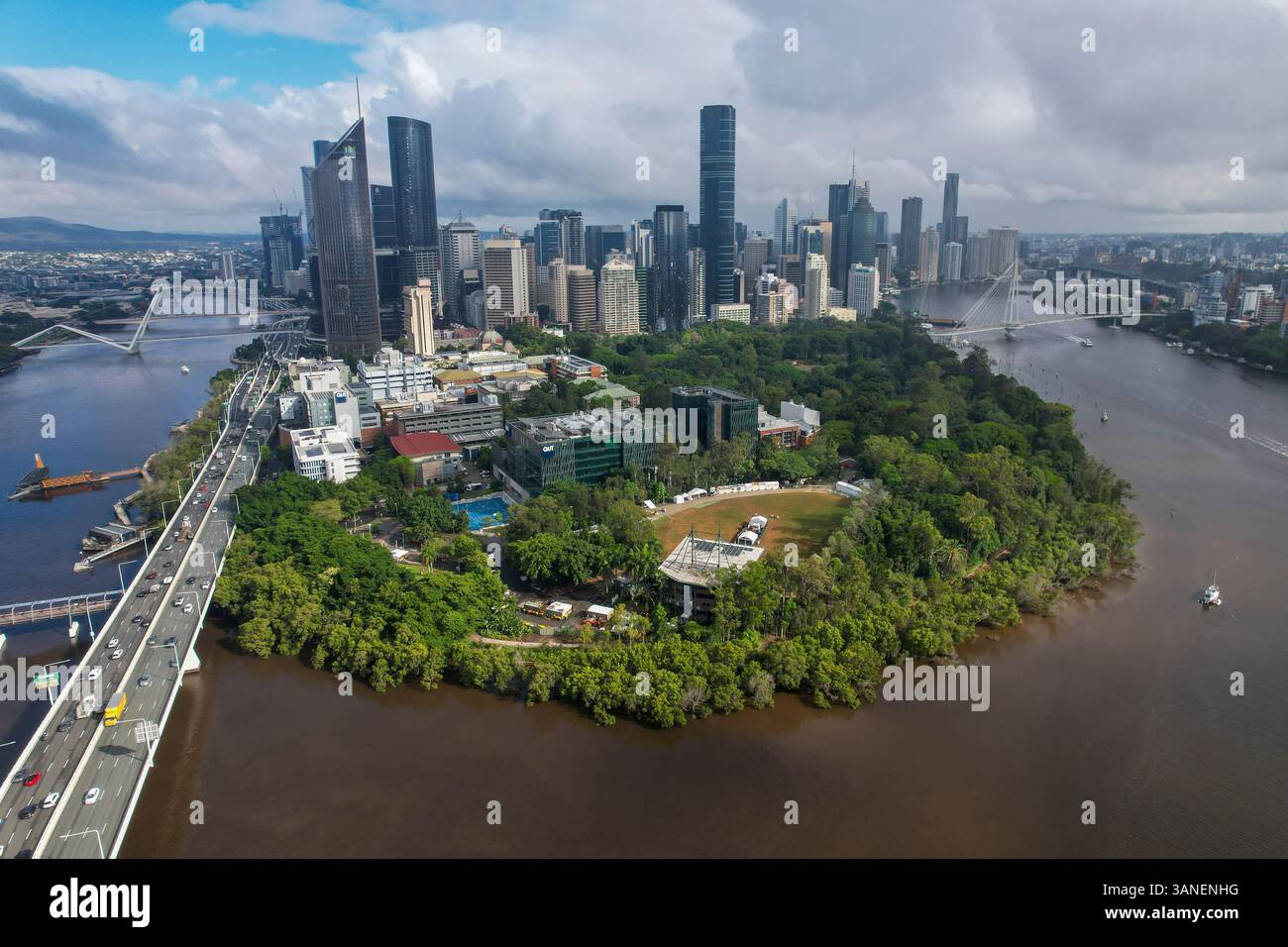 Aerial view of Brisbane City with beautiful skyscrapers, lush city ...