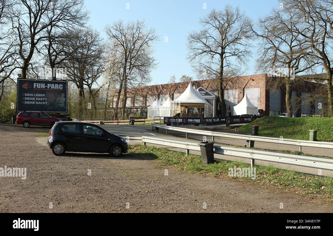 Eingang zur Großraumdiskothek Fun-Parc Trittau am Technologiepark 11 ...