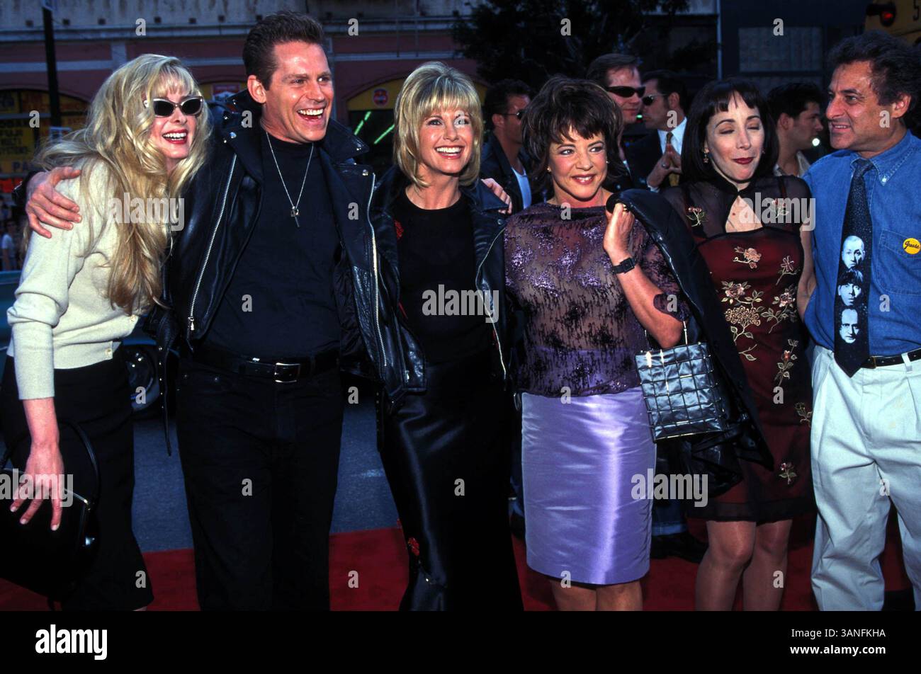 Mar. 15, 1998 - JEFF CONAWAY with wife, OLIVIA NEWTON-JOHN, STOCKARD ...
