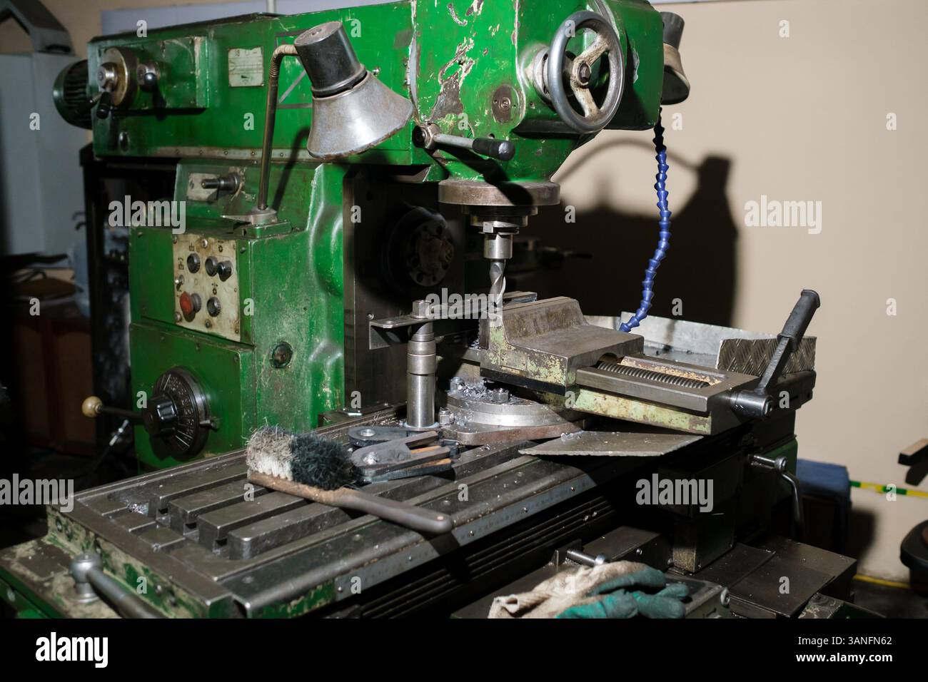 Metalworking equipment setup process operator hi-res stock photography ...