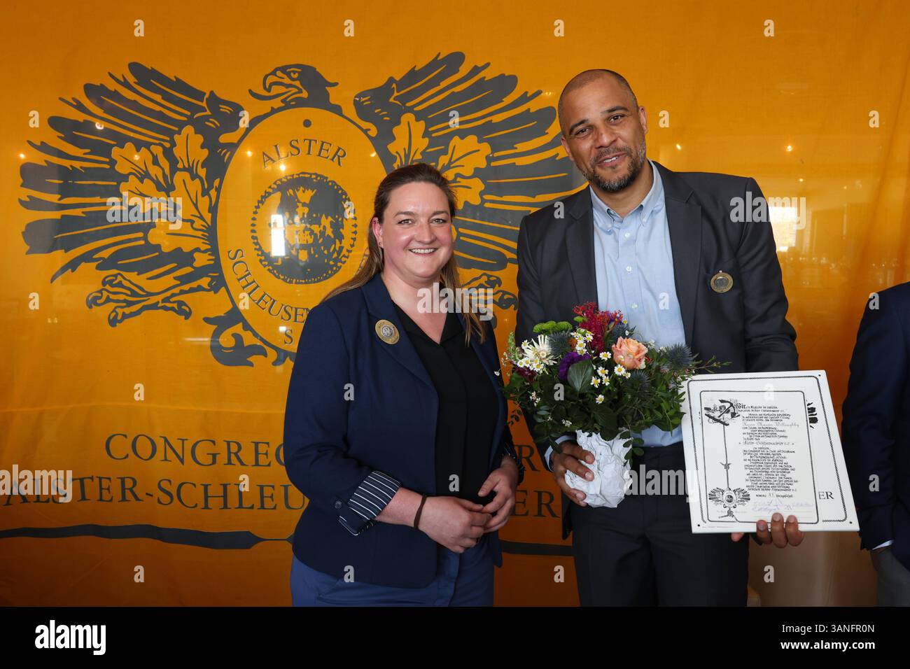 Hamburg Tanja Cohrt HADAG Seetouristik und Fährdienst AG übergibt den ...