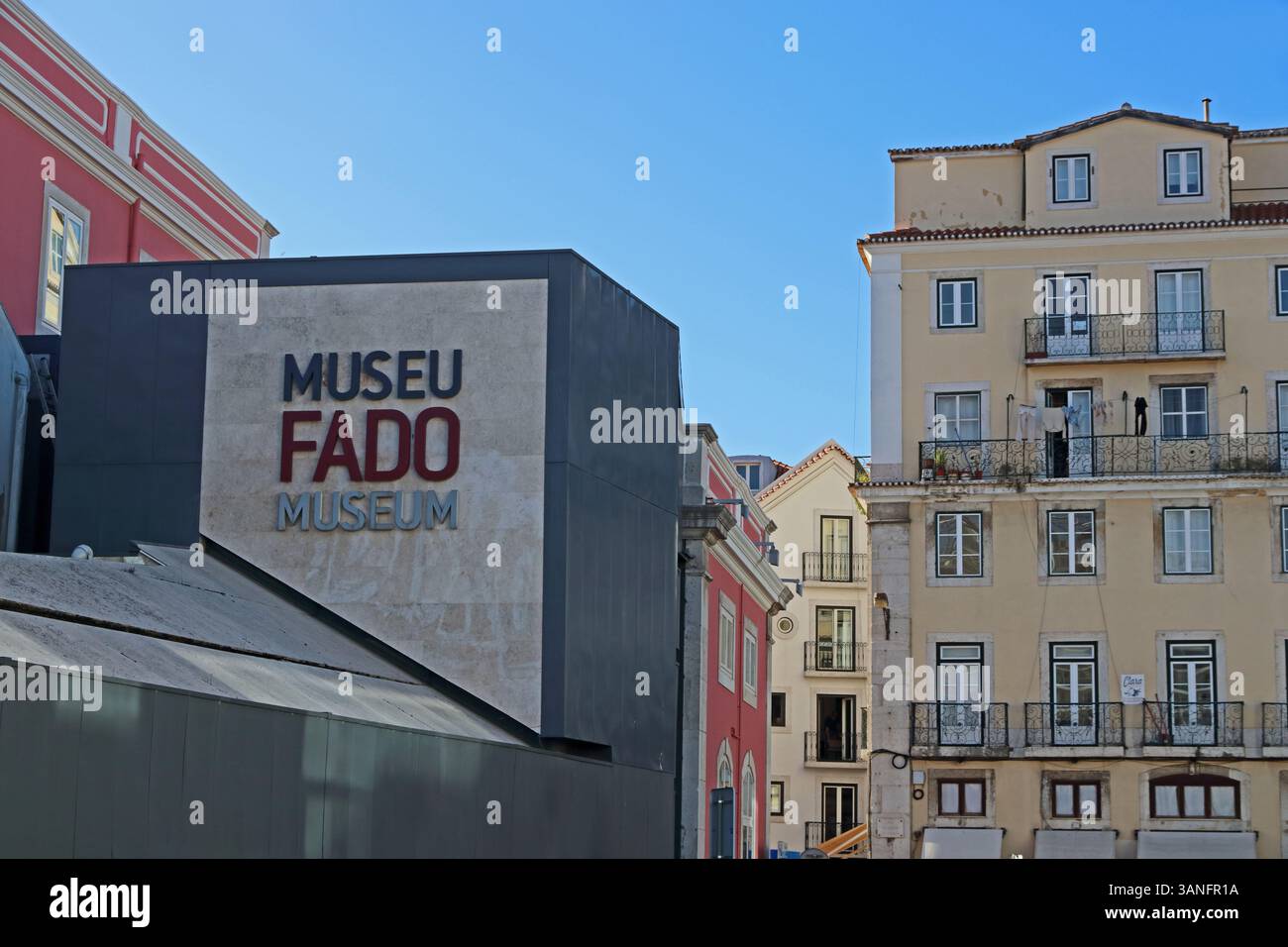 Museum signs hi-res stock photography and images - Alamy