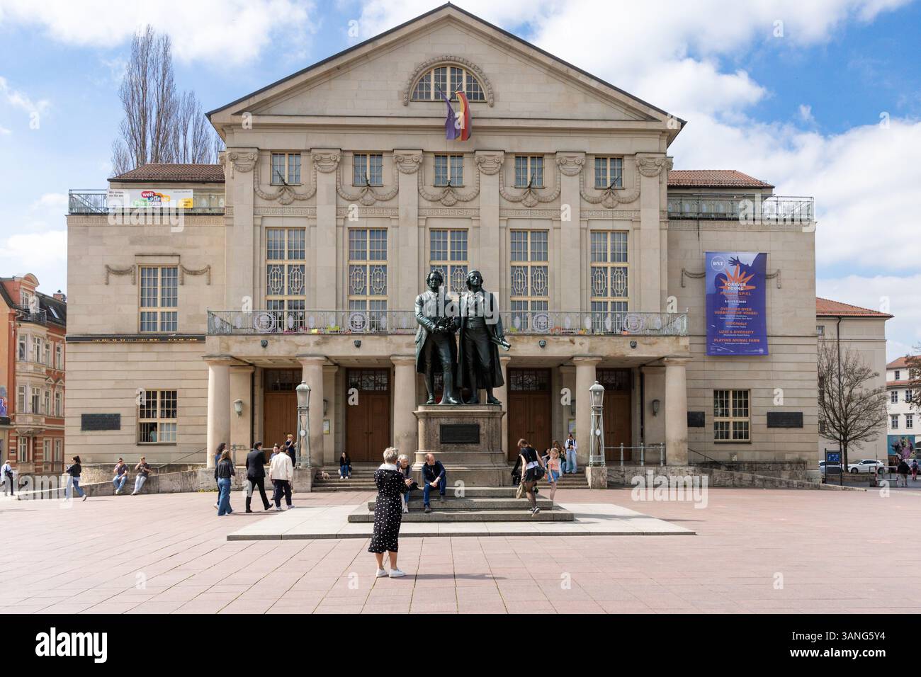 15 April 2025, Thuringia, Weimar: People enjoy the spring outside the ...
